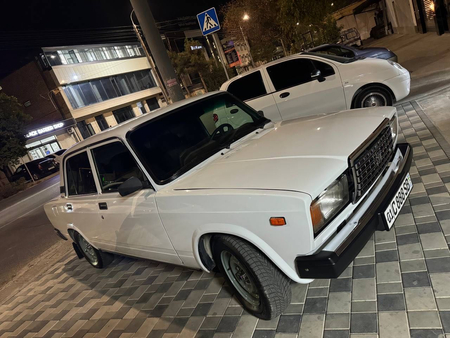 Vaz 2107 sotiladi