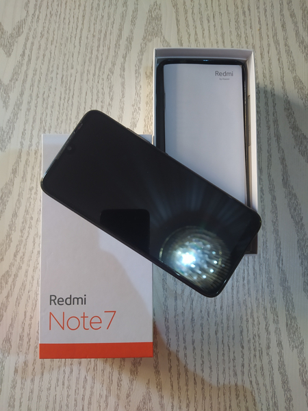 Redmi note 7 sotiladi. Aybi yoʻq, qiz bola ishlatgan.