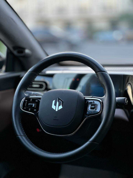 Электромобиль Leap Motor C01