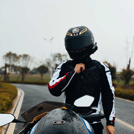 AGV pista gp shlem
