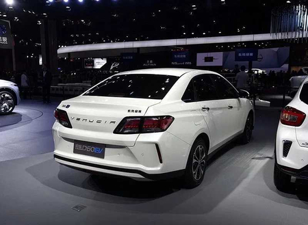Такси в горы Nissan Venucia электромобиль