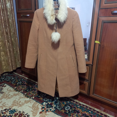 Palto satiladi 44 razmer