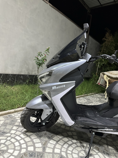срочно продаю скутер bodo 150 куб
