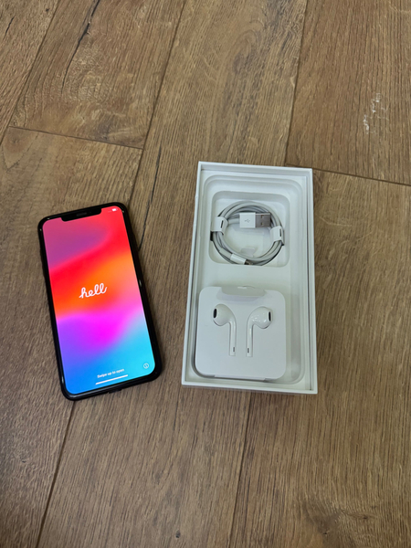 Продается iphone XS max 256gb dual sim и часы apple watch 4 44mm