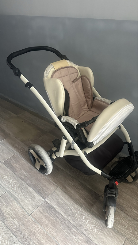 Продается коляска 3в1