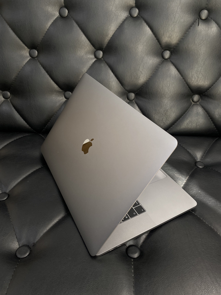 Apple MacBook Air M1 2020 года в хорошем состоянии