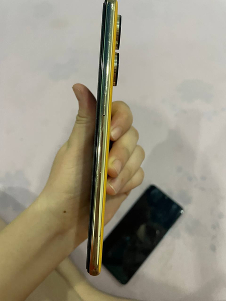 Oppo reno 8t  xolati yangi