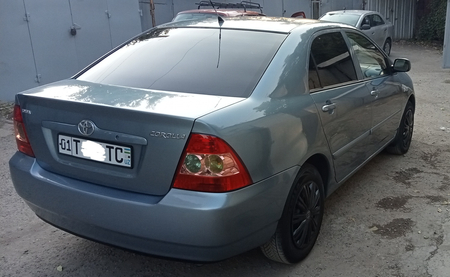 Toyota Corolla 2004 года.