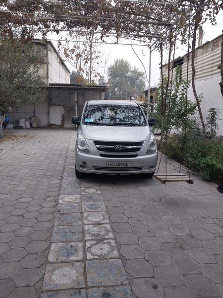 Hyundai grand starex