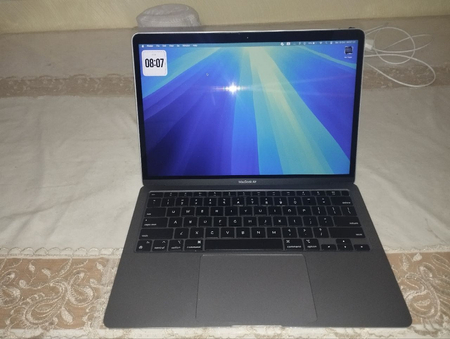 MacBook Air m1 8/256gb