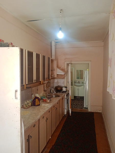 Зудлик билан 14 сотихли, 10 хонали катта ҳовли уй жой сотилади