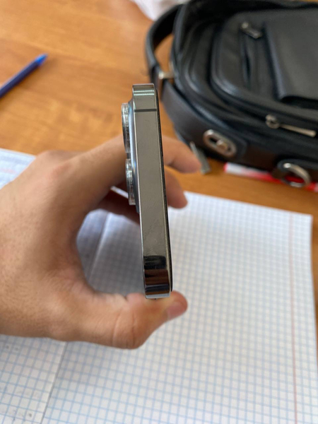 Продам свой Iphone 13 pro 256 GB в идеальном состоянии 79% емкость