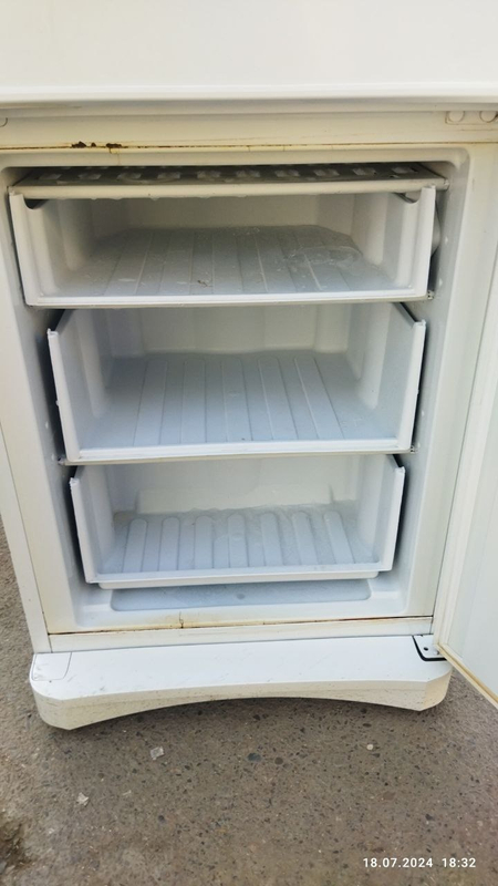 Продаётся холодильник indesit мотор заводской