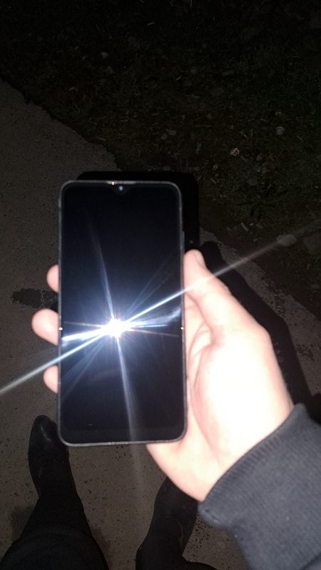Redmi 8 a sotiladi joyi 32gb narxi kelishiladi karobka dakumenti yoʻq