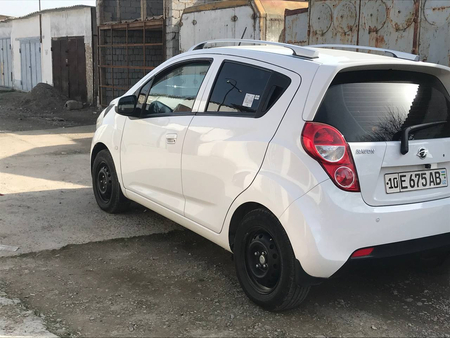 Spark ravon 2020yil sotiladi 9500$kami bor