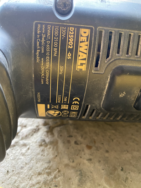 * DEWALT D25902 -QS отбойный молоток оригинал б/у в хорошем состоянии