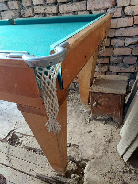 Бильярдный стол деревянный