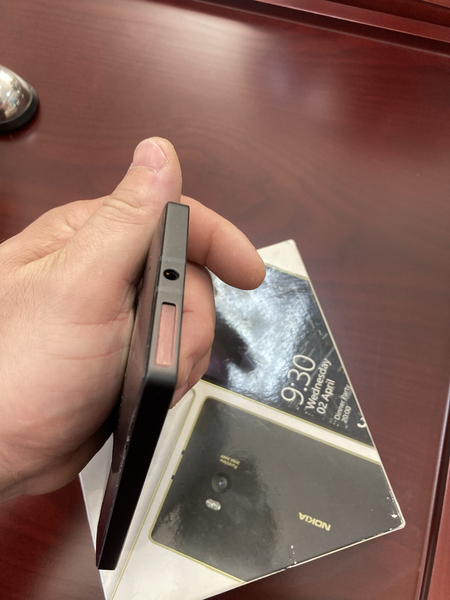Nokia lumia 930 sotiladi
