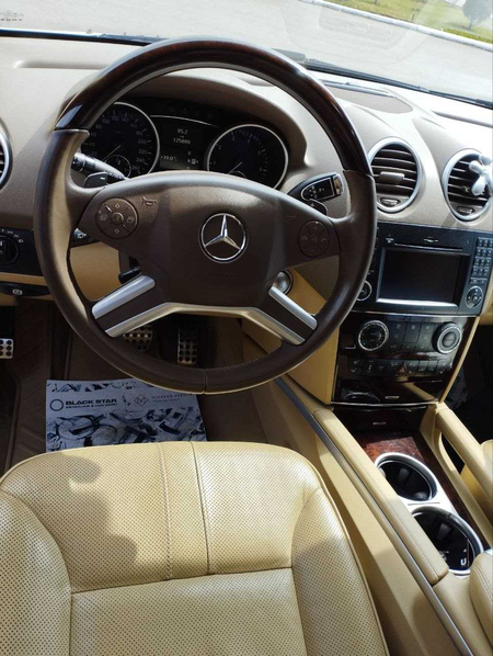 Mercedes Benz ML550
