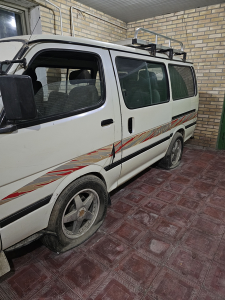 Toyota Hiace, 1995 yil. Motor 5 L. Diesel