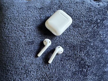 * Apple Airpods оригинал 100% в отличном состоянии все работает не дор
