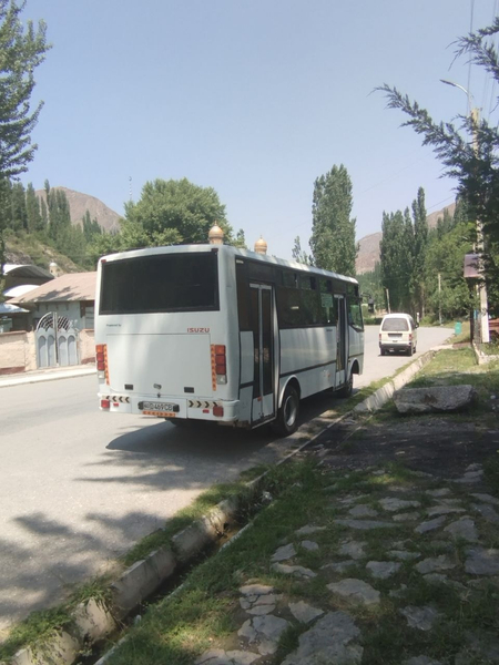 Isuzi NP 21 / 2012 yiil