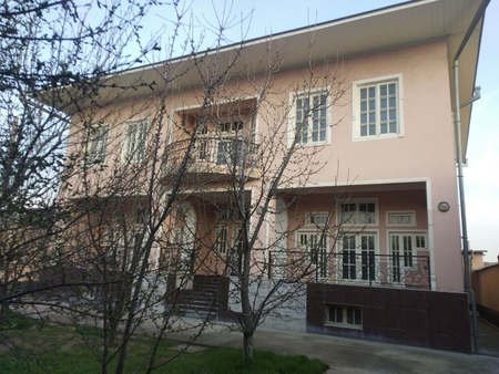 3 этажный коттедж в центре Кибрая