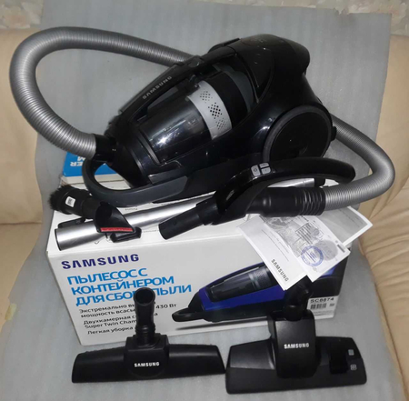 Пылесос Samsung 2200 W.Контейнерного типа.Идеальный.Упаковка.Гарантия.