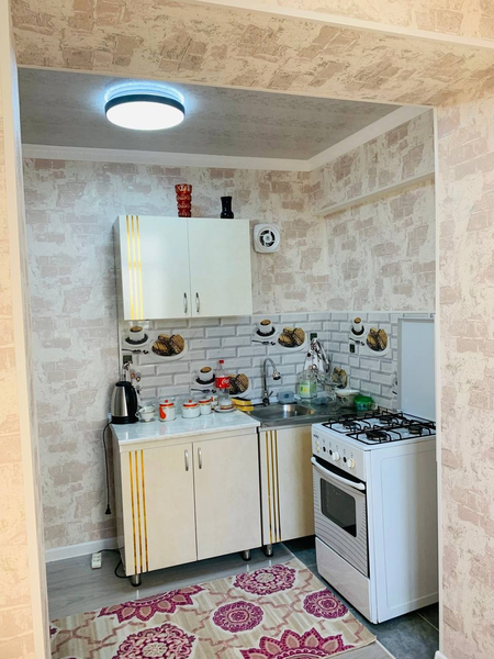 Продается 2 ком квартира Ц-6 с ремонтом с обстановкой срочно