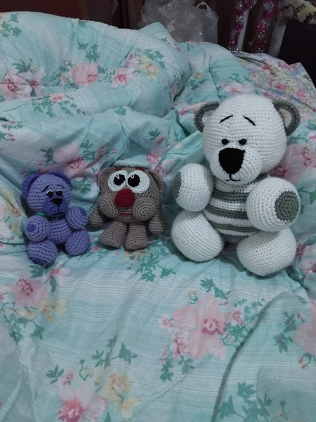 Вязанные игрушки продаётся
