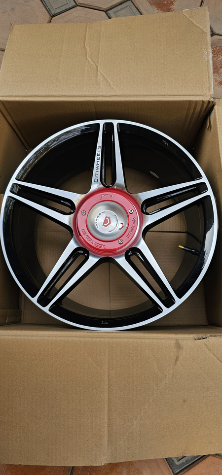 Продаётся диски VOSSEN R17 4x100