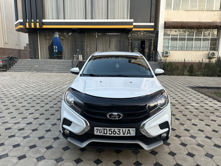 Srochma Lada XRay Cross sotiladi