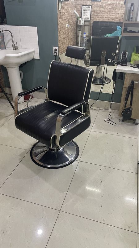 Barber kreslo sotiladi
