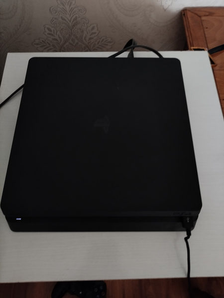 Playstation 4 slim