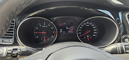 Kia carnival sotiladi