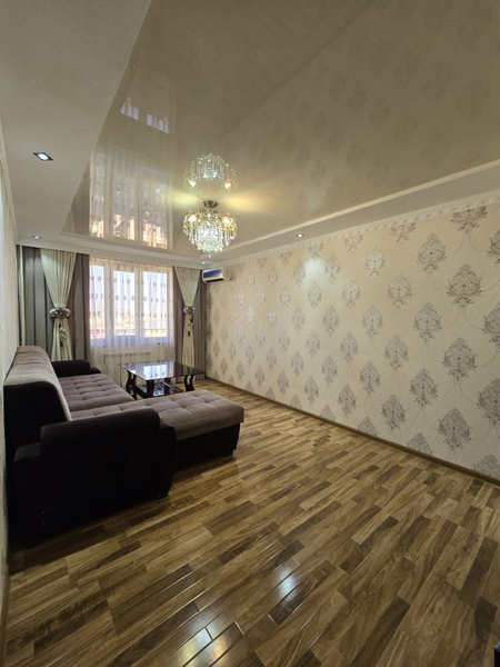 Продается 4 ком. Квартира площадтю 90 кв.м. По ул. Беруни ор. Фреско