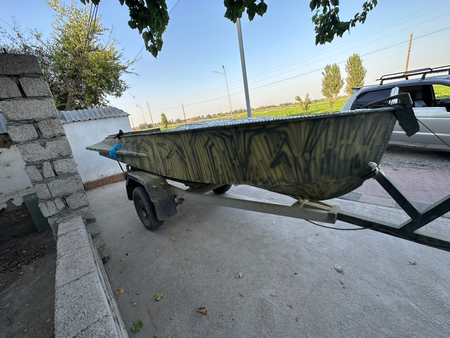 Продам лодку с мотором