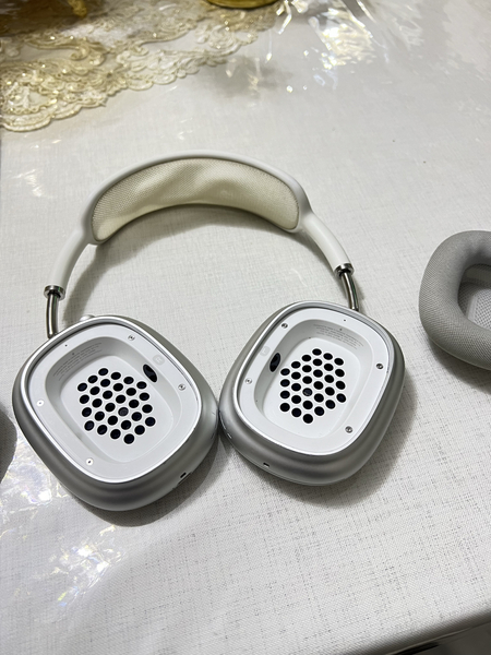 airpods max Arginal 100%.