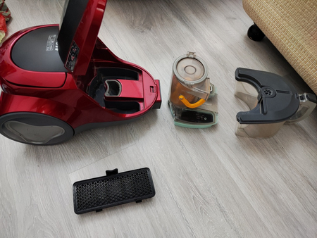 Продам мощный пылесос lg kompressor