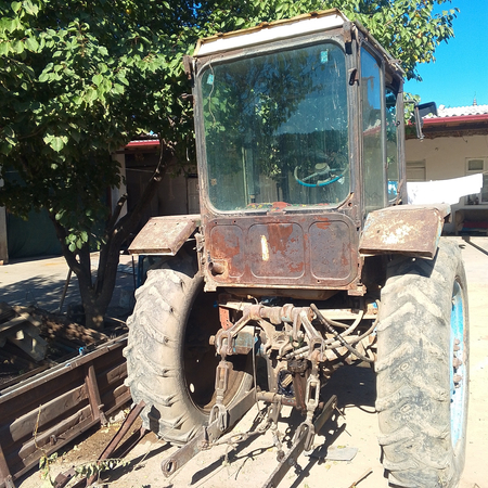 Traktor 28 sotiladi narhi keliwtirib bervoraman