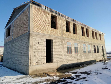 Shofirkon tumanida noturar bino sotiladi