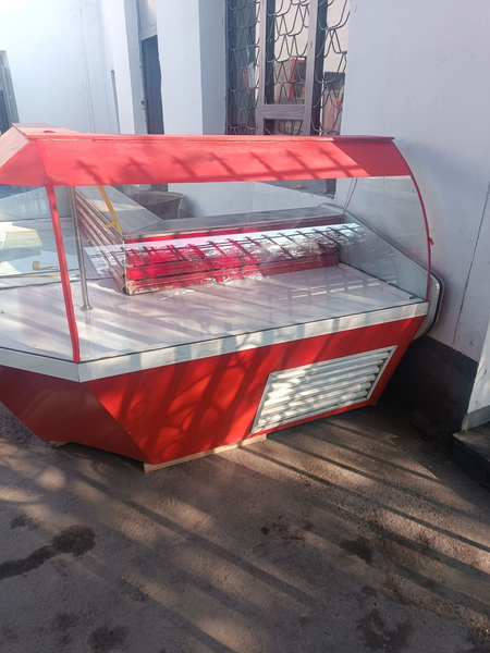Xoladilnik vitriniy sotiladi xolati yaxshi