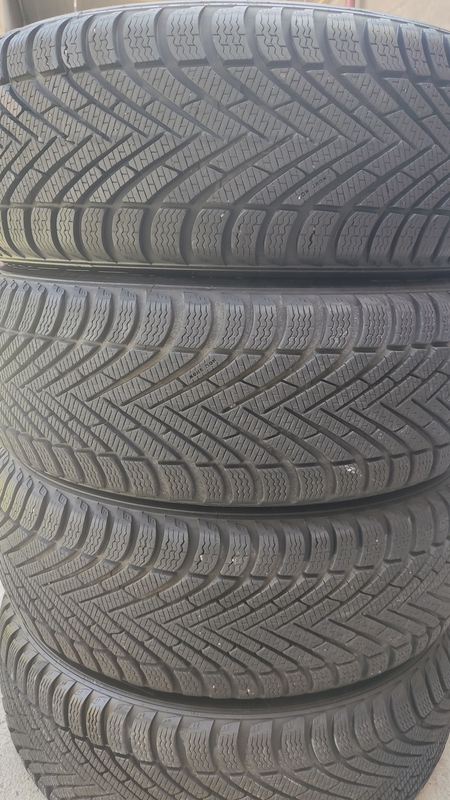 Зимние шины Pirelli Cinturato Winter 215/55R17