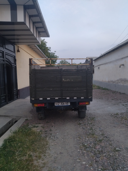 Uaz yuk tashuvchi