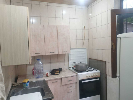 Срочно продаю трех комнатную улучшенную в центре на 1 этаже (157348)