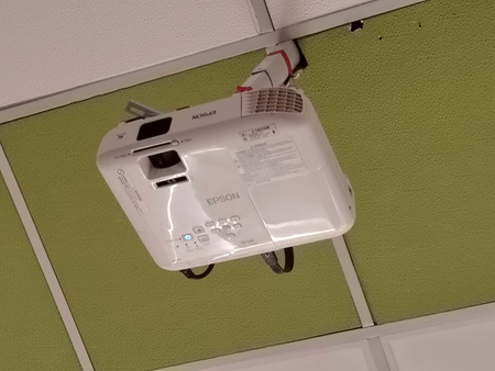Видео проектор EPSON 2 dona bor