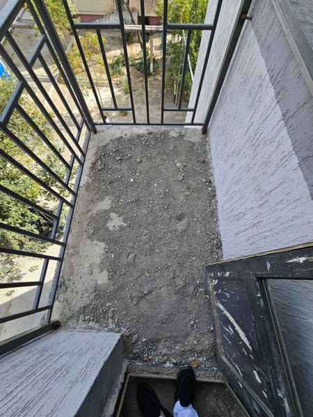 3 xonali 72m² 3-qavat sotiladi.