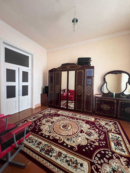 Sadriddin Ayniy ko'chasida zudlik bilan hovli sotiladi!