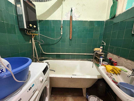 срочно ПРодаётся 2х ком. УлицаЛабзак/Парк Анхор Кирпичный дом.