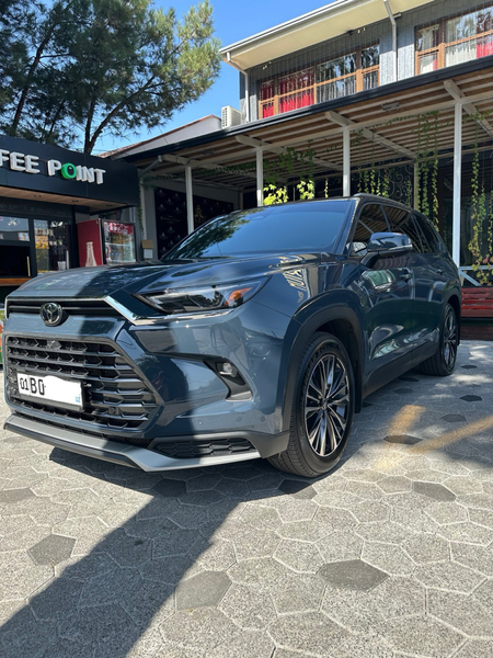 Продаётся Toyota GrandHighlander Platinum 2024